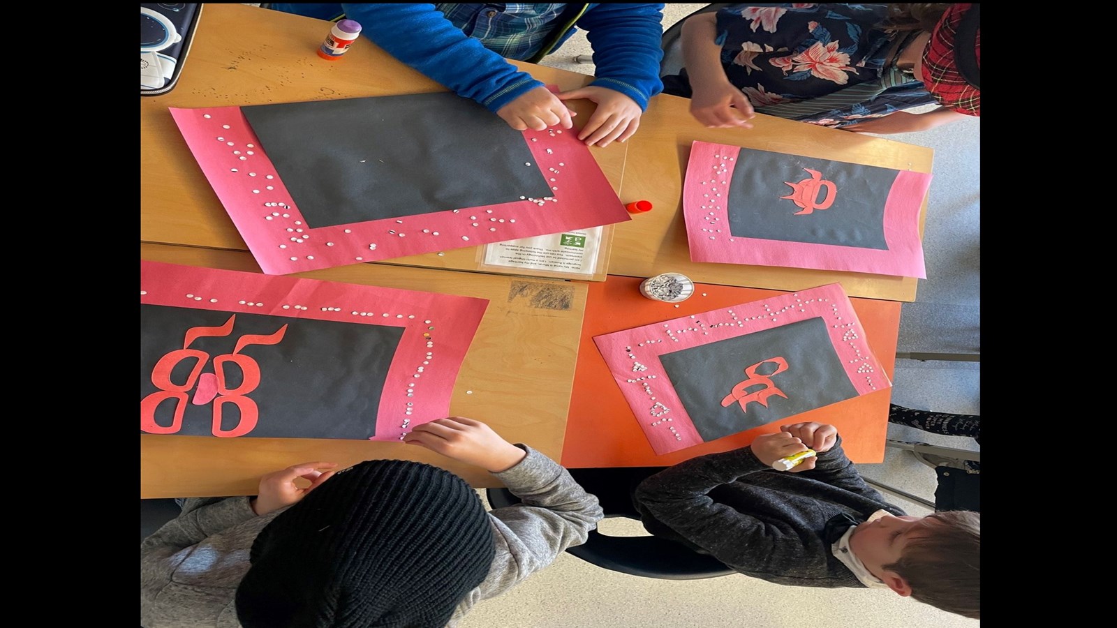 GRADE 2/3 MAKING PAPER INDIGENOUS BLANKETS